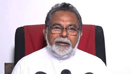 Fr. Cyril Gamini Fernando arrives at CID - Breaking News | Daily Mirror