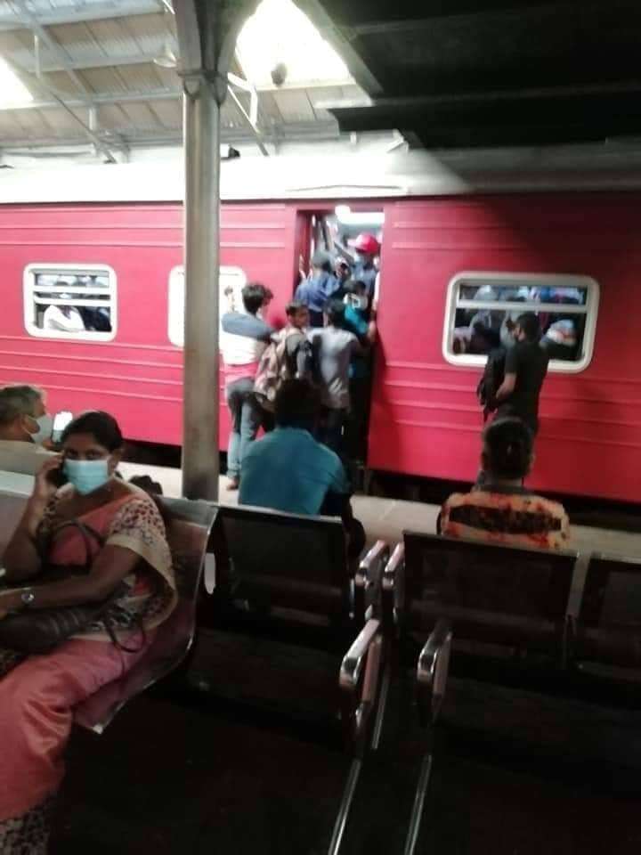 Strictly adhere to social distancing policy: Govt. - Live | Daily Mirror