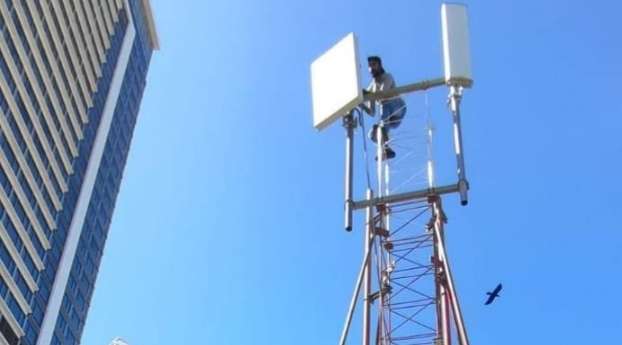 Dialog says it installed antenna structure at Galle Face - Breaking ...