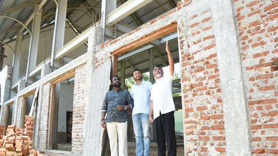 SJB MPs visit Zion Church in Batticaloa - Caption Story | Daily Mirror