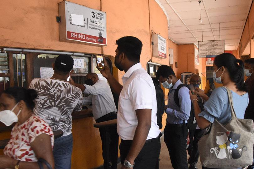 COVID forces Ragama Railway station ticket counters shut - Breaking ...