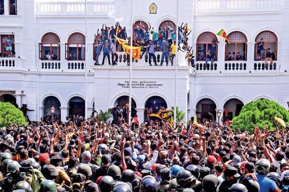 Protesters call for pm’s resignation - Main Image | Daily Mirror