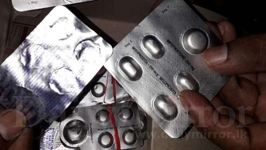 Father, son nabbed with illegal drugs - Breaking News | Daily Mirror