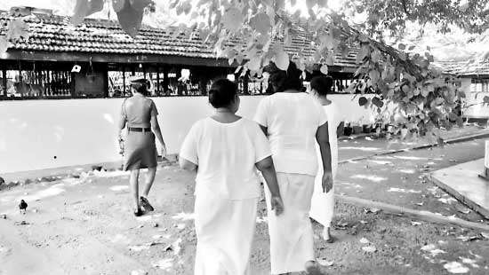 An inspiring story from Welikada Prison Easing out the pain of female ...