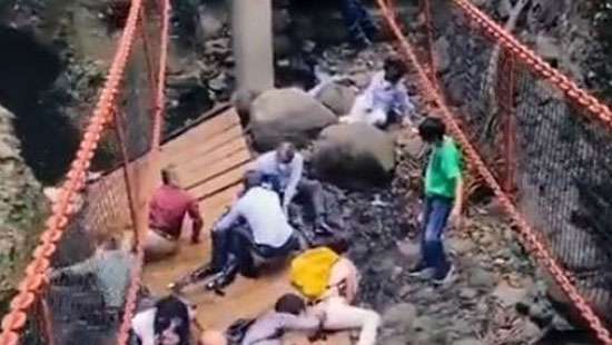 25 injured after bridge collapses during re-opening in Mexico - Latest ...