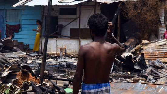 Houses gutted by fire in Thotalaga - Caption Story | Daily Mirror