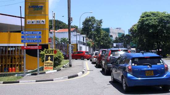 Long queues at filling stations - Latest News | Daily Mirror