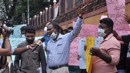 Railway employees launch strike - Caption Story | Daily Mirror