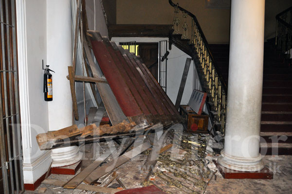 Museum stairway collapses - Caption Story | Daily Mirror