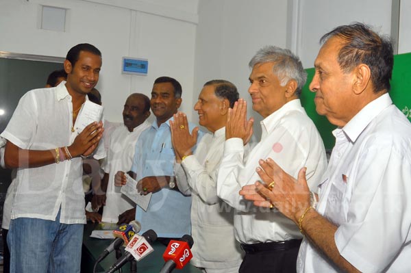 More party members to UNP - Caption Story | Daily Mirror