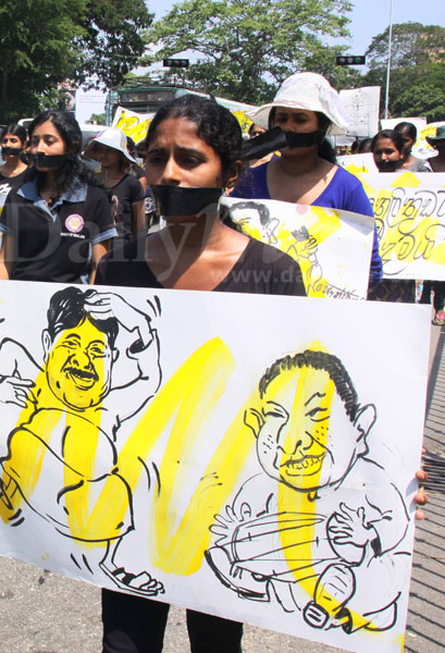 Visual arts students’ protest - Caption Story | Daily Mirror