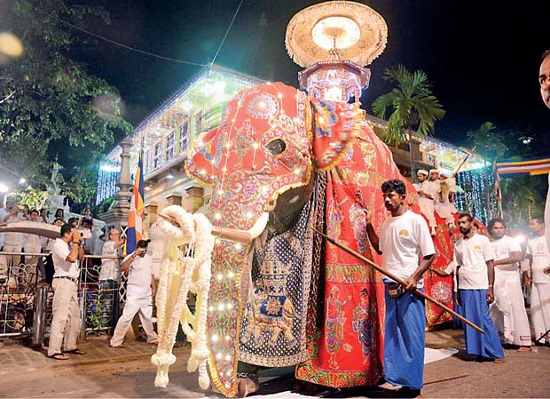 Navam Perahera Majestic pageant of Gangaramaya Raja Maha Viharaya ...