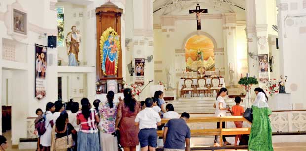 Miracle at St. Anne’s Church, Wattala - News Features | Daily Mirror