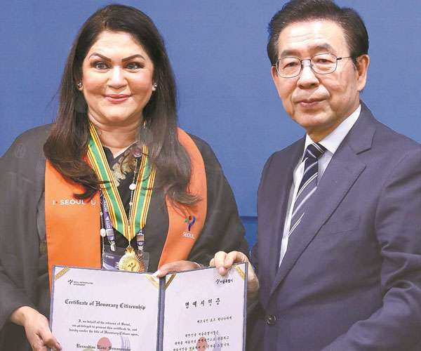 Colombo Mayor receives Honorary Seoul Citizenship - Caption Story ...