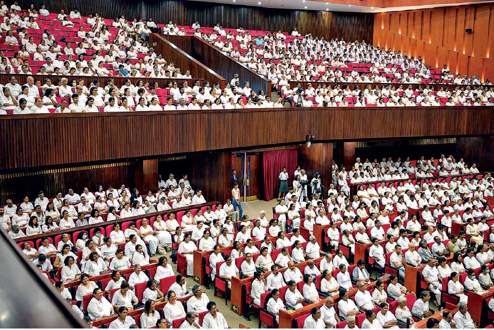 Ajahn Brahmali Thero reminds Sri Lankans to cultivate right view | Daily FT