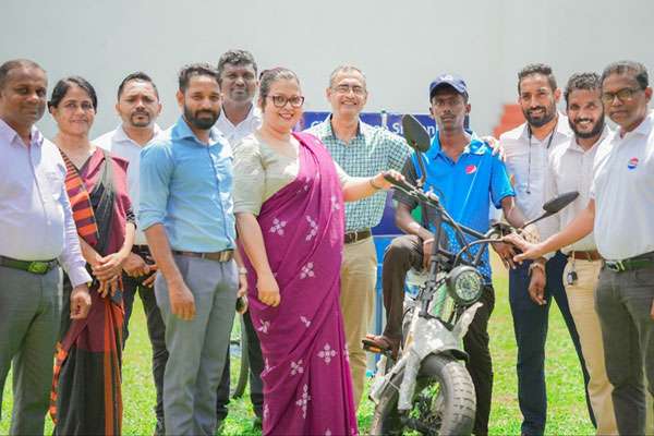 පිරිසුදු හරිත ශ්රී ලංකාවක් ගොඩනැගීමට වරැන් බෙවරේජස් පෙරමුණ ගනී